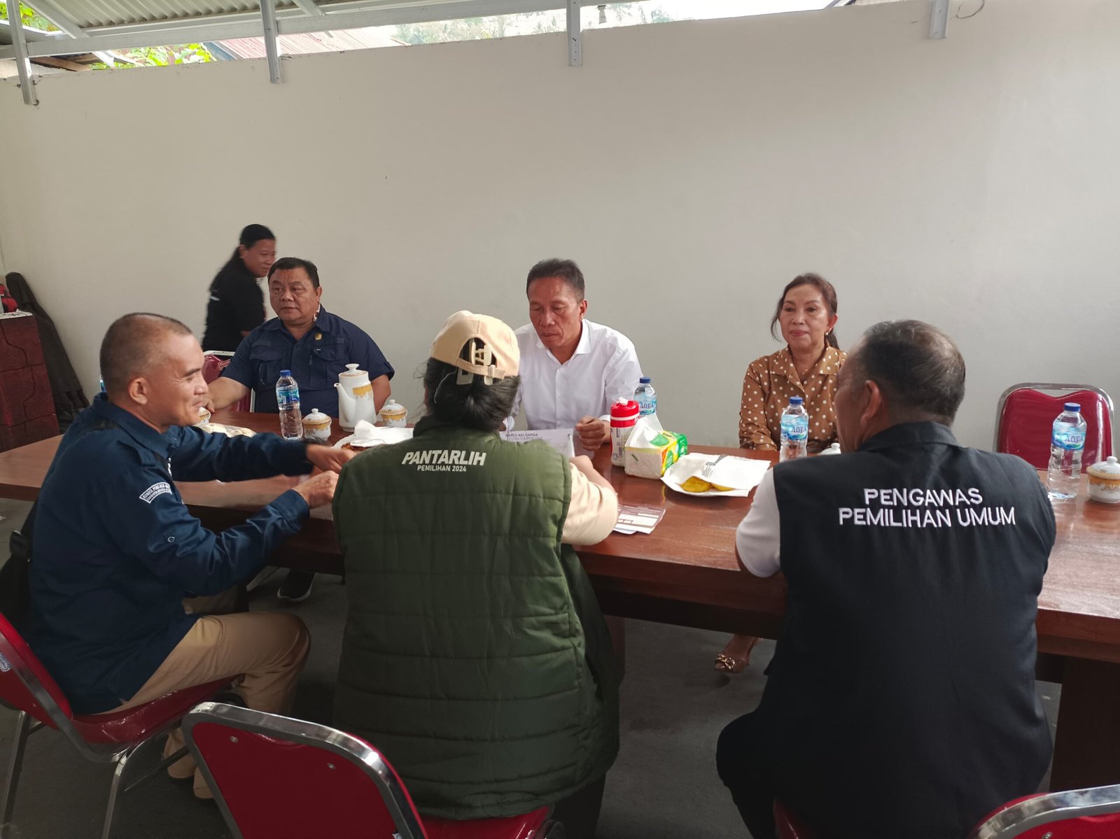 Sembangi Kediaman Bupati Minsel, Ketua KPU Dampingi Pantarlih Lakukan ... Sembangi Kediaman Bupati Minsel, Ketua KPU Dampingi Pantarlih Lakukan ...
